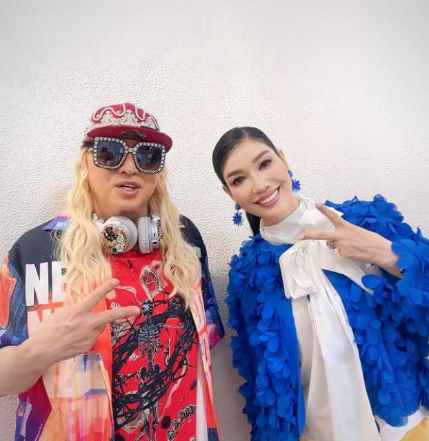 アンミカ、仕事復帰したDJ KOOと番組で共演に喜び カラフルコーデも披露 = エンタメ - 写真 - goo ニュース