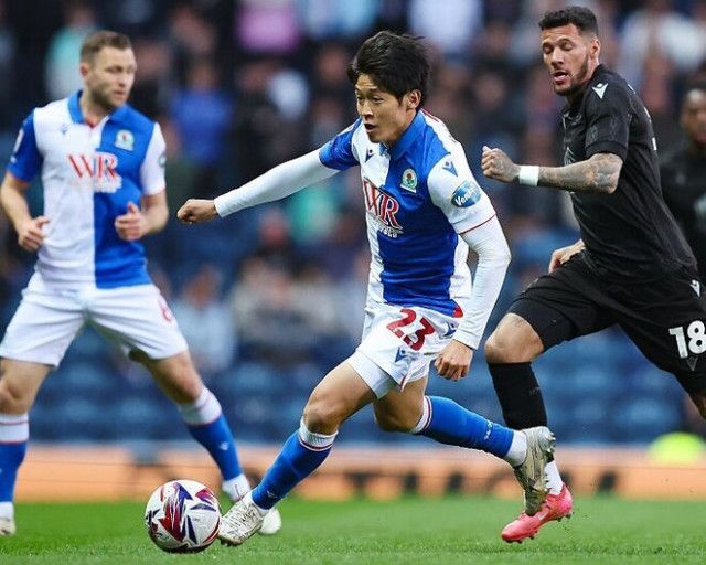 「代表に呼んでほしい」「1年目ですげえ」イングランドで10ゴール達成の日本人FWに驚嘆の声！「輝く金字塔」 = スポーツ - 写真 - goo ニュース