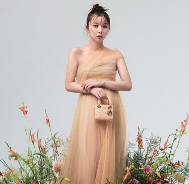 「素敵なヴァンサンカンの幕開けとなりました。」上白石萌歌が25ans 4月号に！(スポーツブル) - goo ニュース